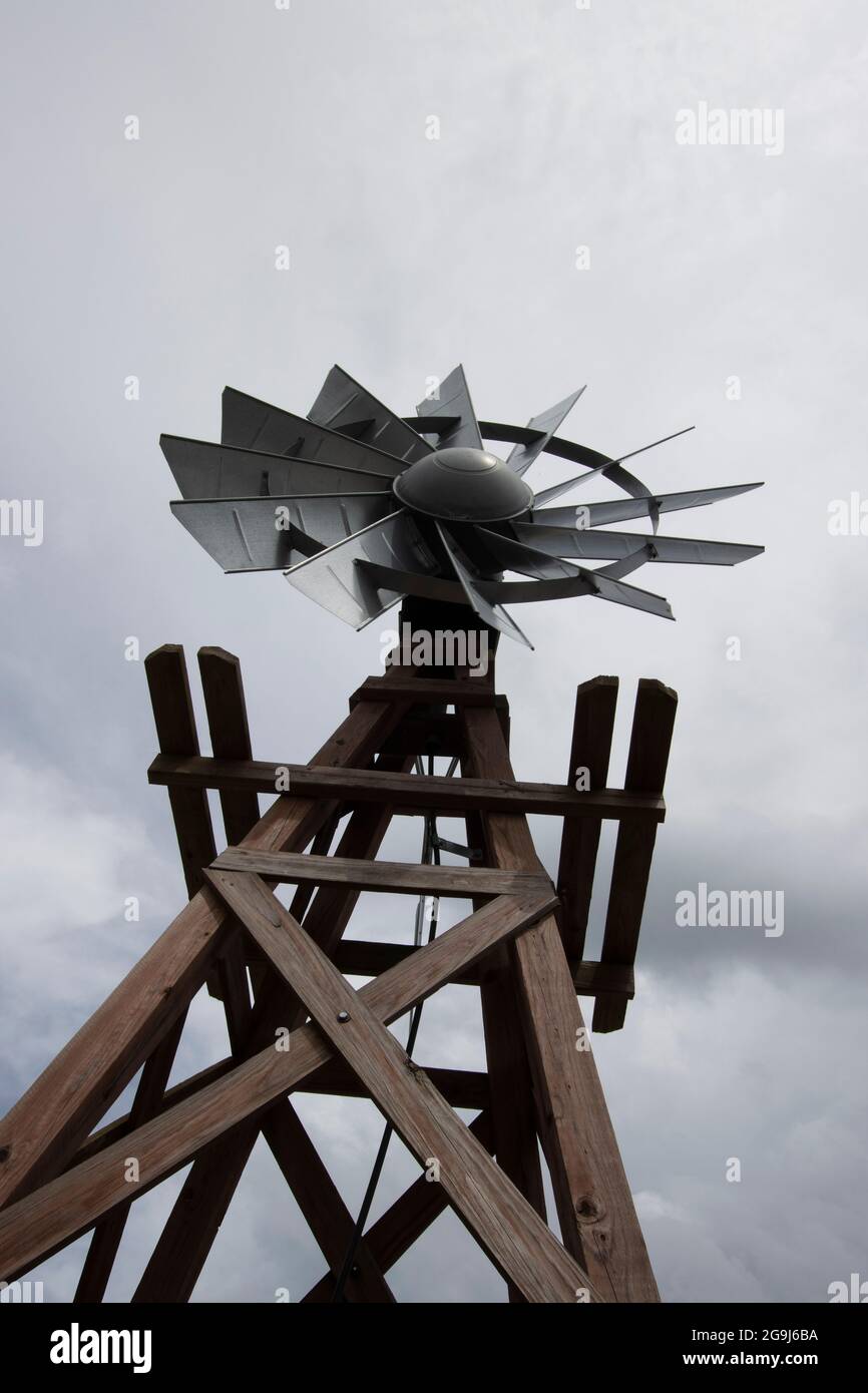 Windmill pump water well hi-res stock photography and images - Alamy