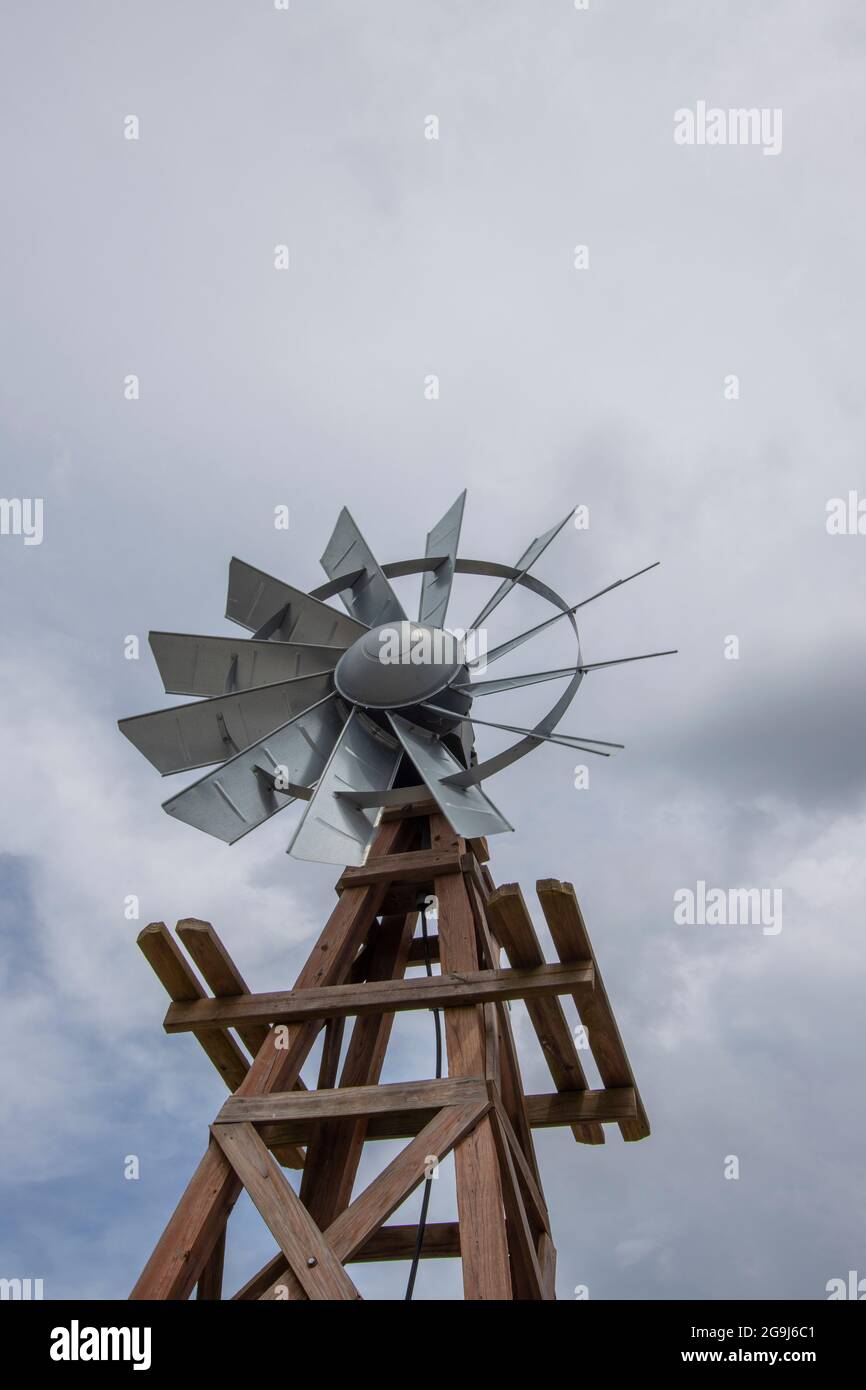 Windmill pump water well hi-res stock photography and images - Alamy