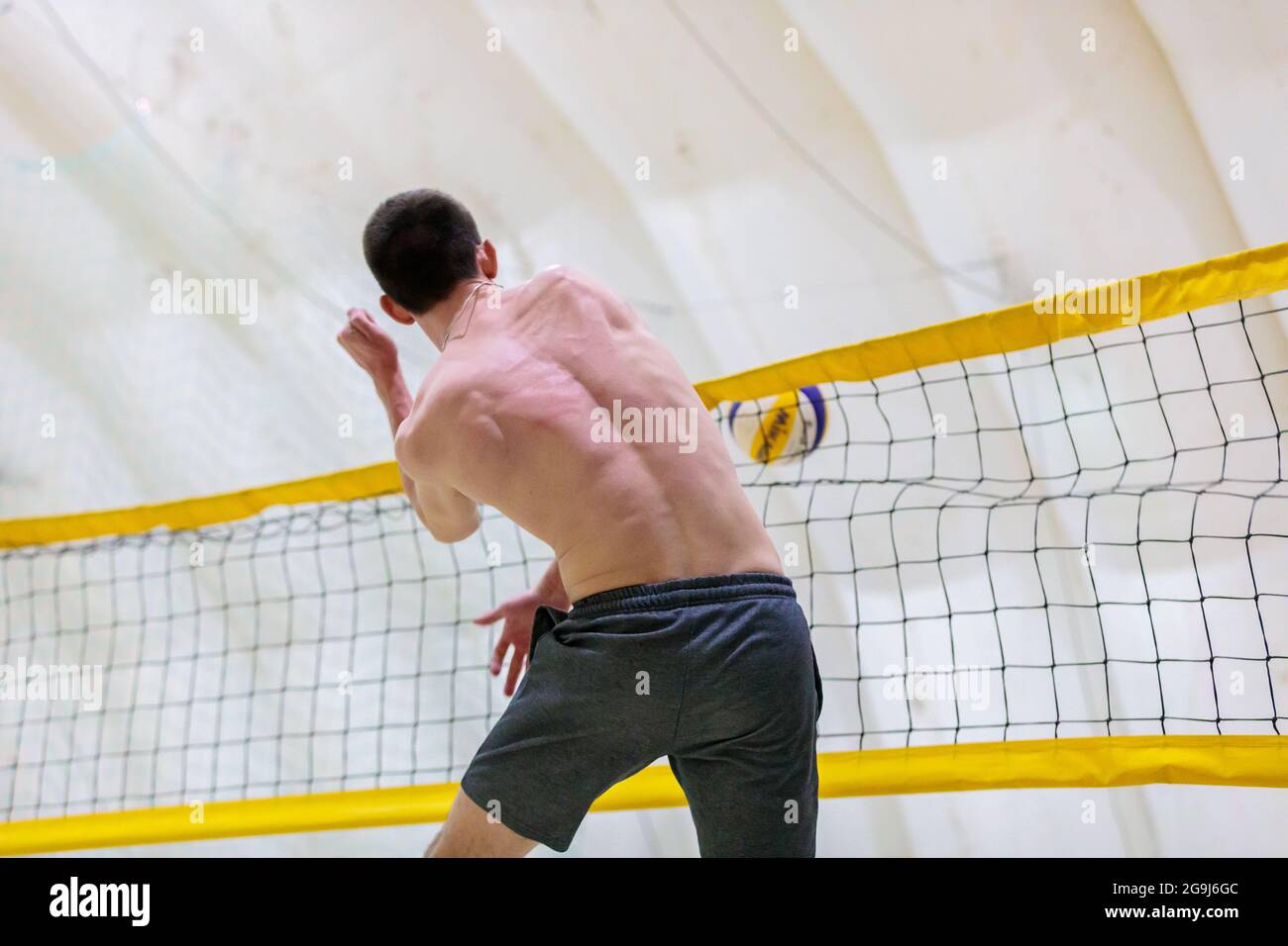 Man playing volleyball hi-res stock photography and images - Alamy