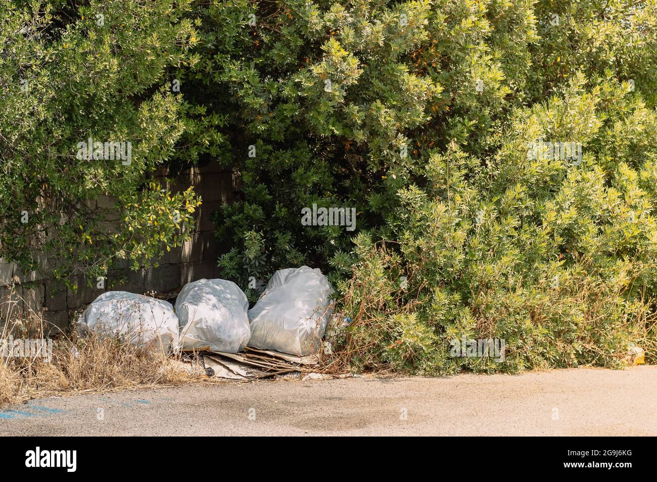Plastic pollution roadside hi-res stock photography and images - Alamy