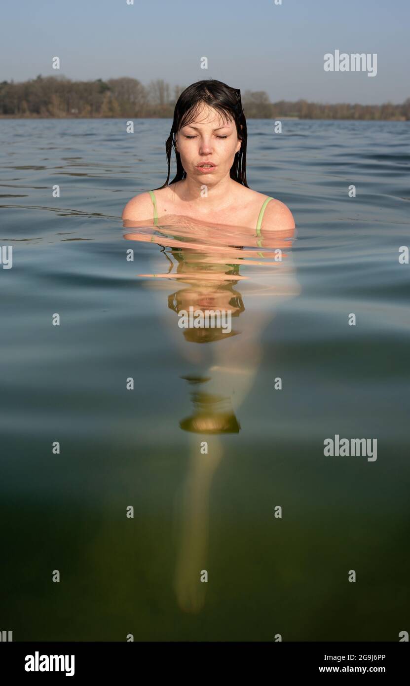Submerging hi-res stock photography and images - Alamy