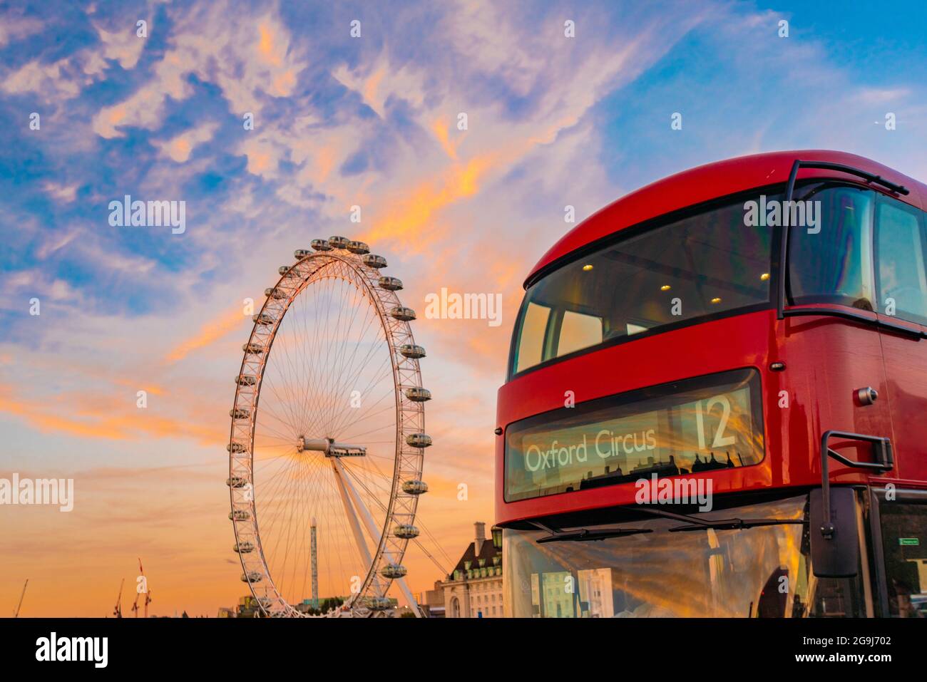 Bus london eye hi-res stock photography and images - Alamy