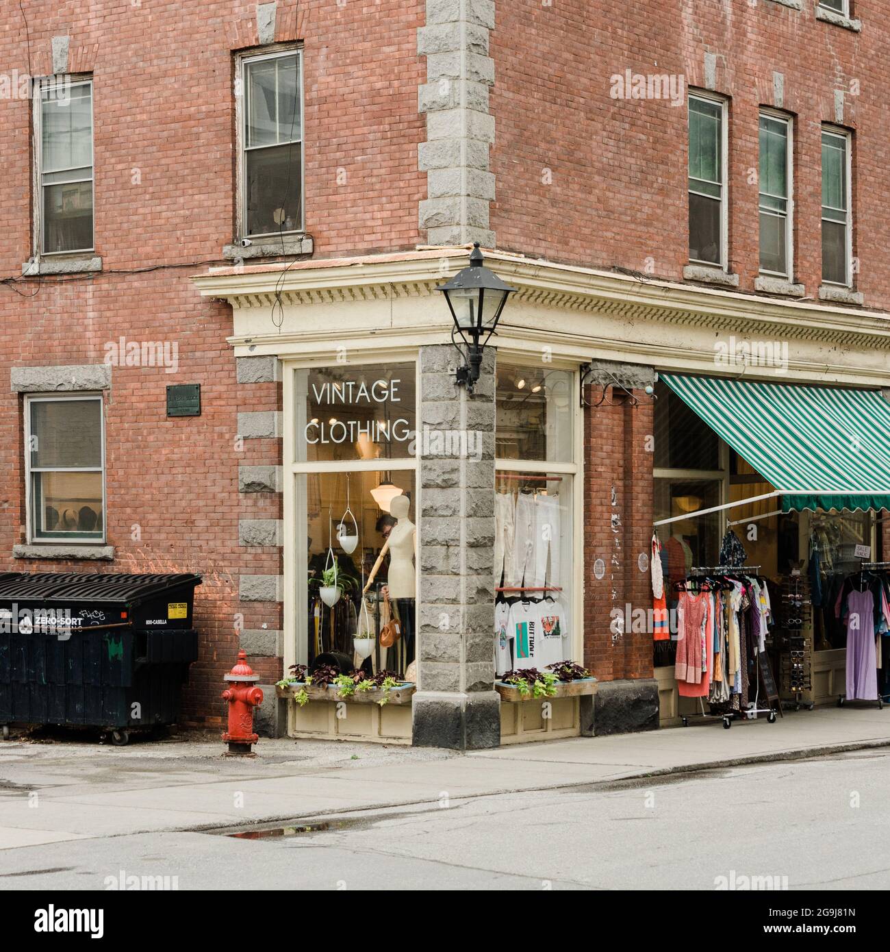 Vintage clothing store in downtown Montpelier, Vermont Stock Photo - Alamy