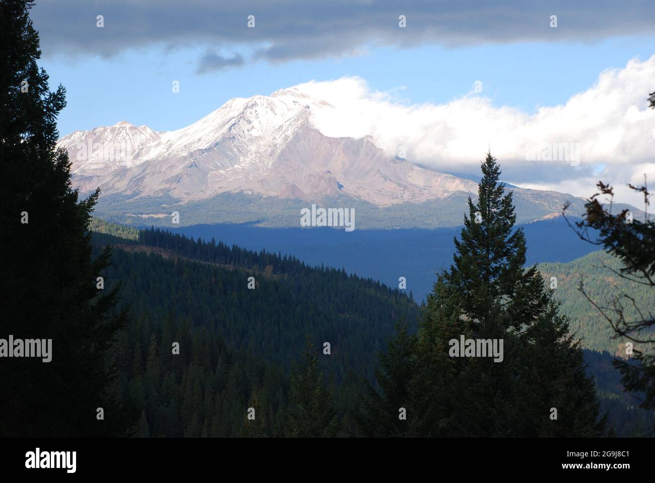 Mt shasta valley california hi-res stock photography and images - Alamy