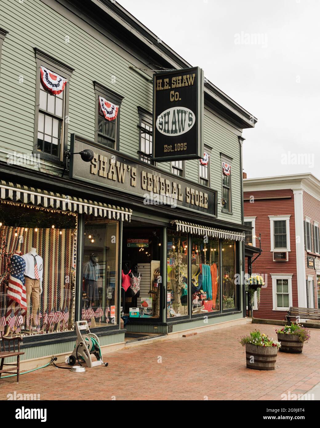 Shaws store hi-res stock photography and images - Alamy