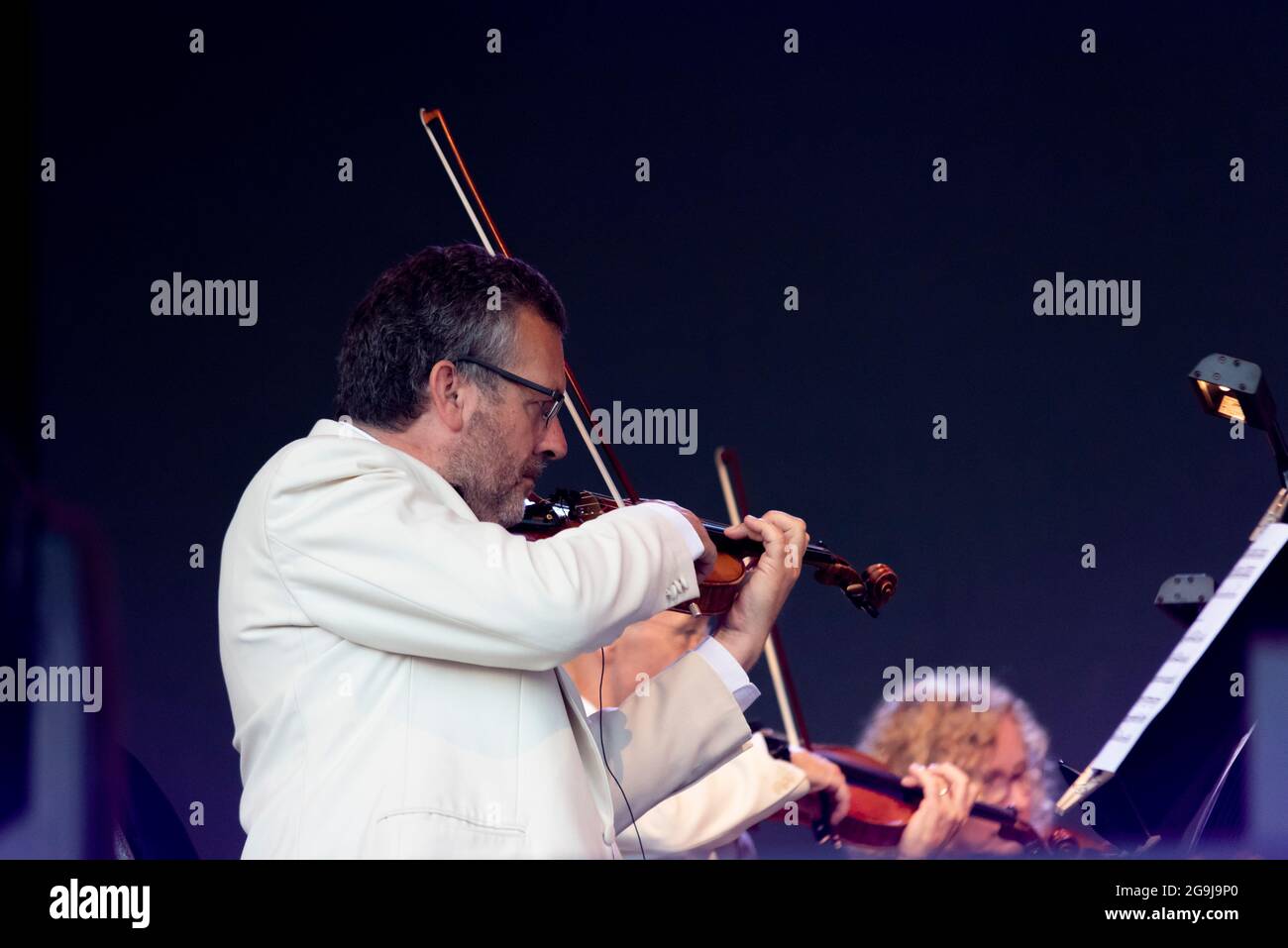 String concert hi-res stock photography and images - Alamy