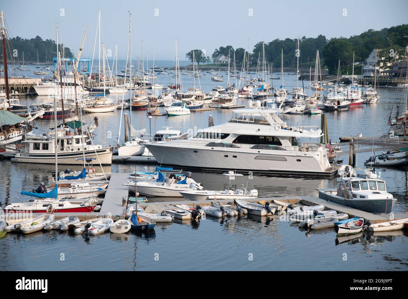 Harbor overview hi-res stock photography and images - Alamy