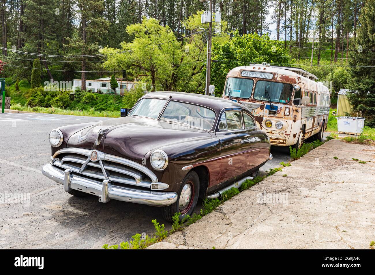 Rusted old bus hi-res stock photography and images - Alamy