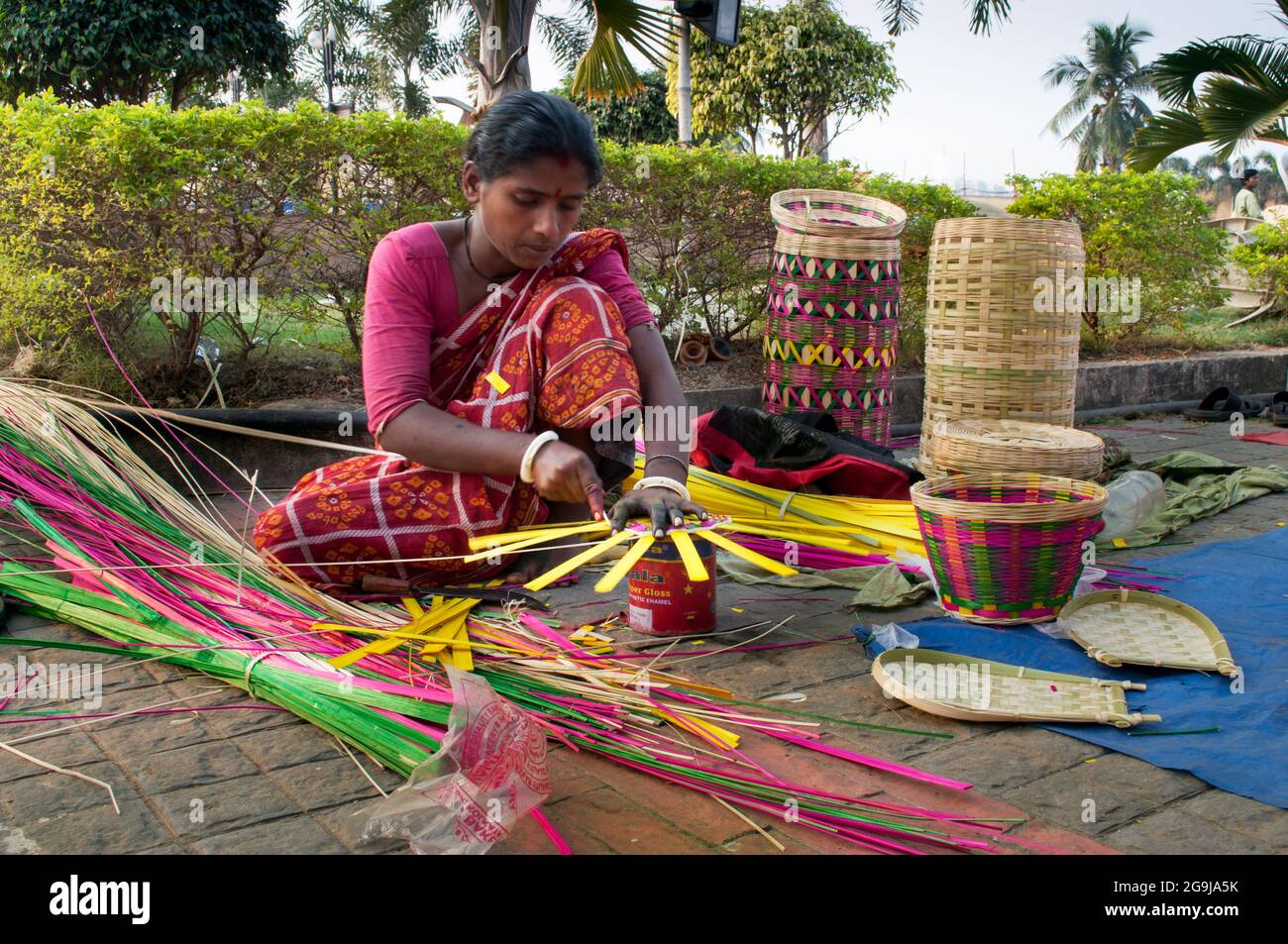 Woman making cane baskets hi-res stock photography and images - Alamy