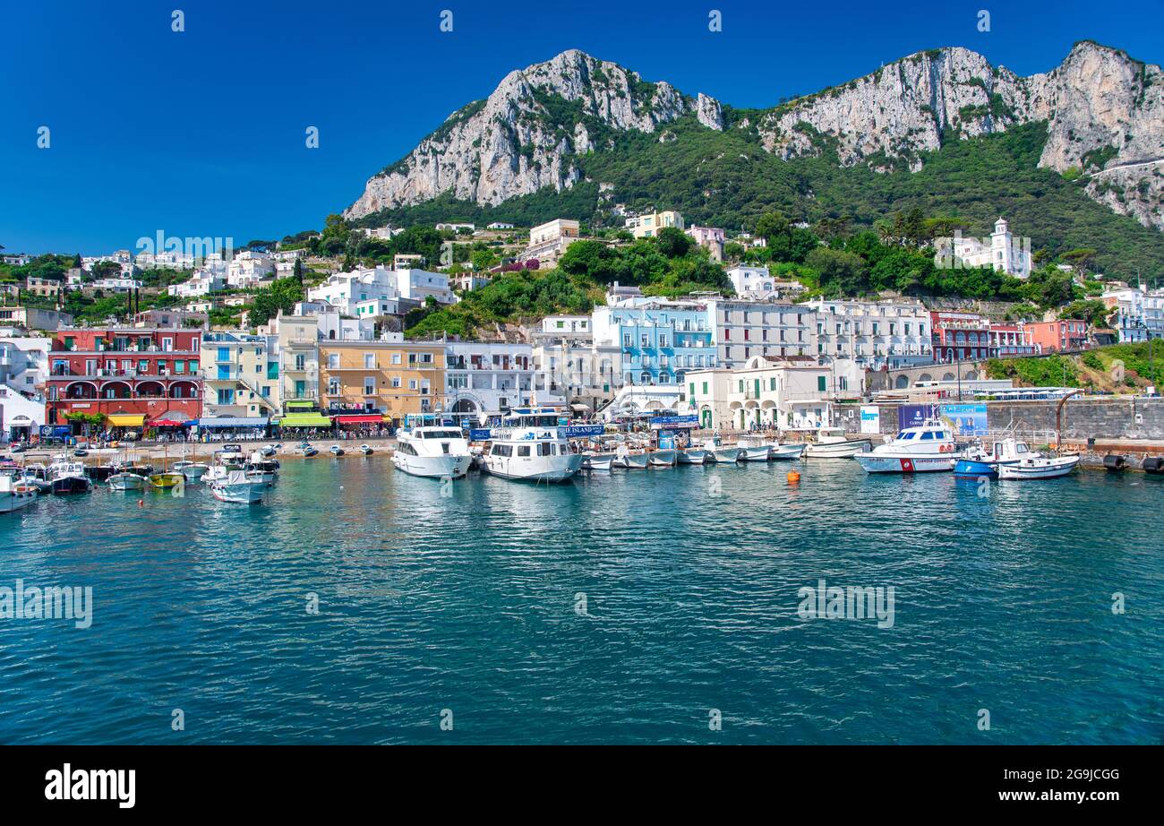 The port of capri hi-res stock photography and images - Alamy