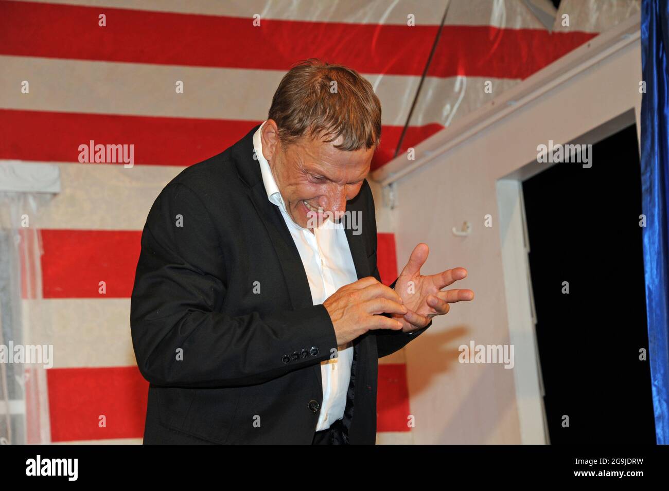 Raymond babbitt hi-res stock photography and images - Alamy