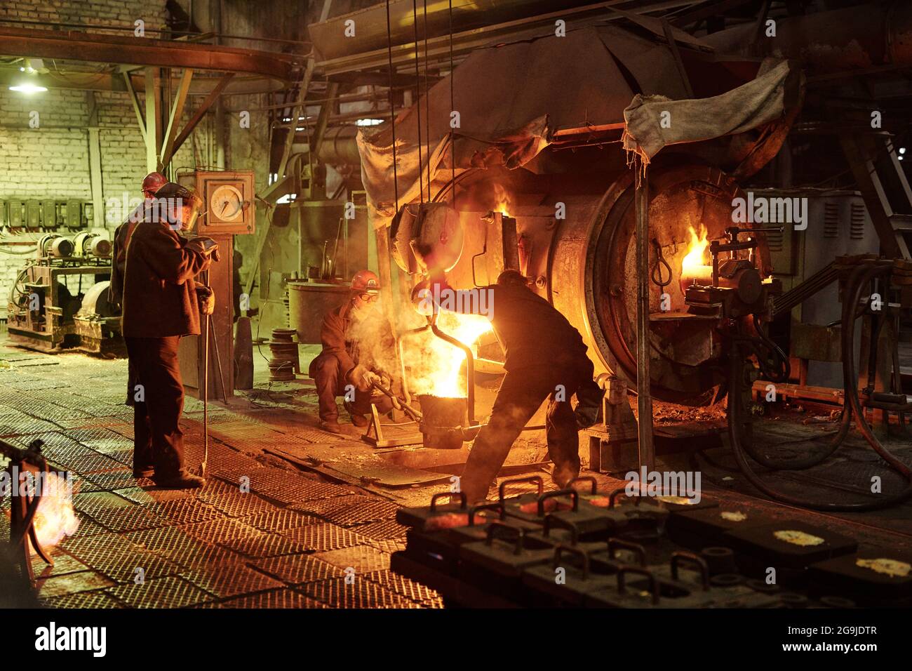 Steel mill workers hi-res stock photography and images - Alamy