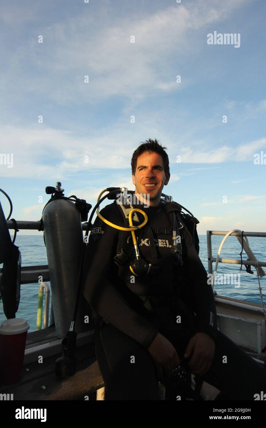 FIN, Eli Roth in scuba gear, ready to meet sharks in the Bahamas, 2021 ...