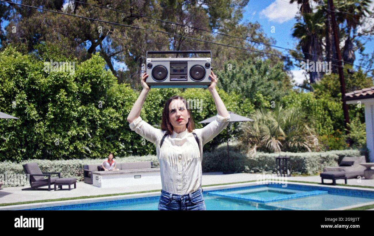 HOW IT ENDS, Zoe Lister-Jones, 2021. © American International Pictures ...