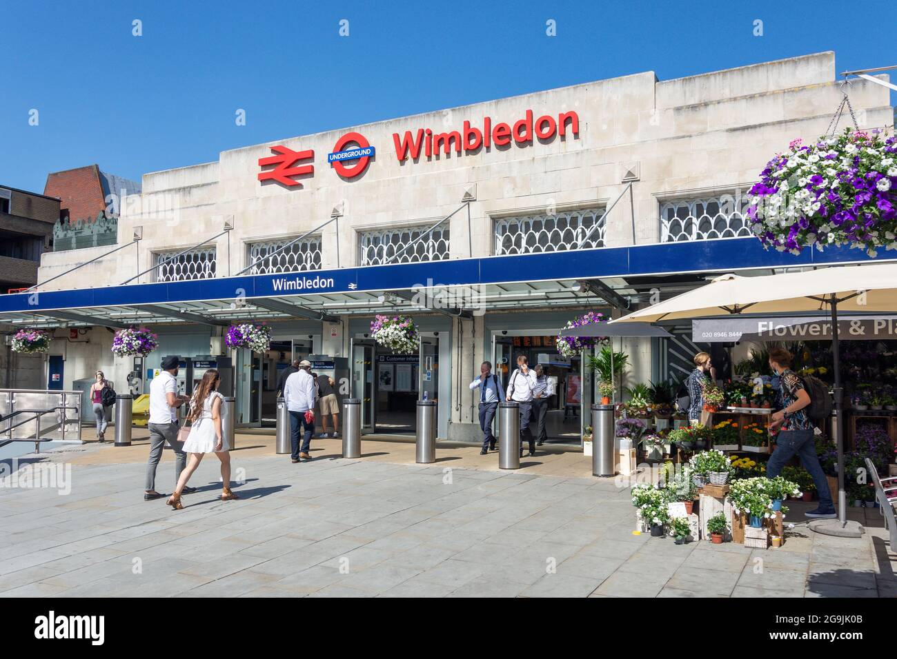 Wimbledon underground station hi-res stock photography and images - Alamy