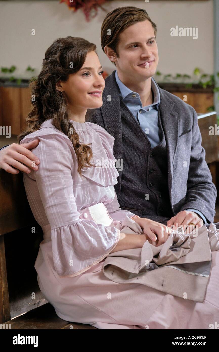 WHEN CALLS THE HEART, from left: Eva Bouren, Aren Buchholz, Old Love ...