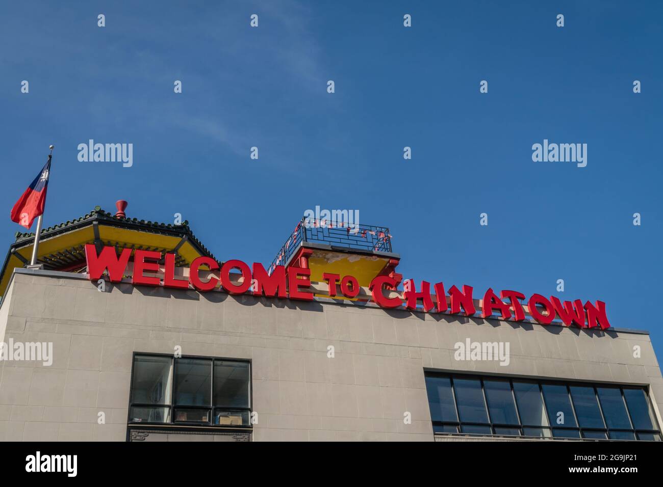 Welcome to Chinatown sign in Boston's Chinatown against bright blue sky ...