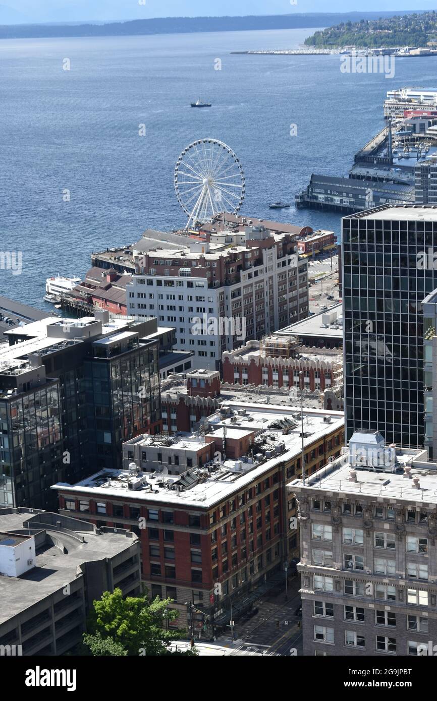 Seattles iconic downtown attraction hi-res stock photography and images ...