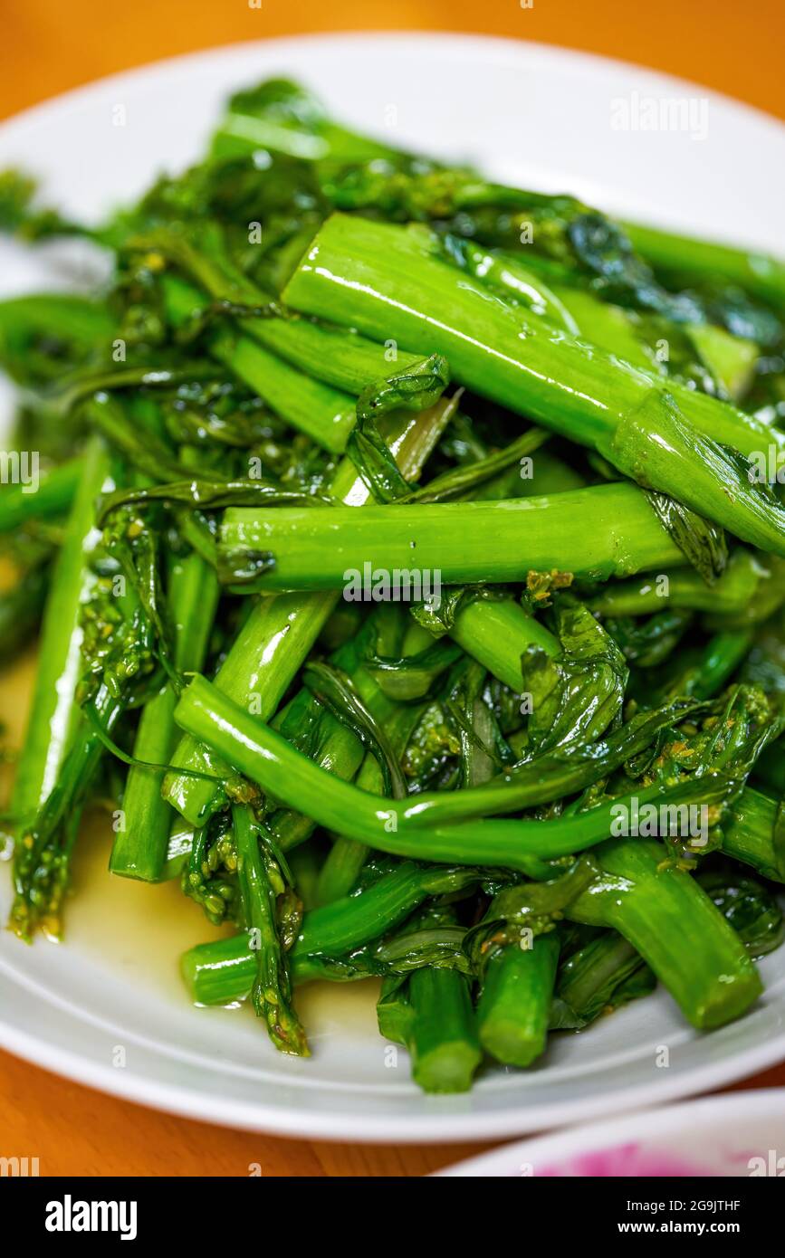 Delicious Chinese home cooking, stir-fried cabbage heart with garlic ...