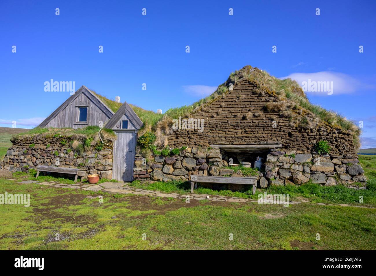 Turf peat house hi-res stock photography and images - Alamy