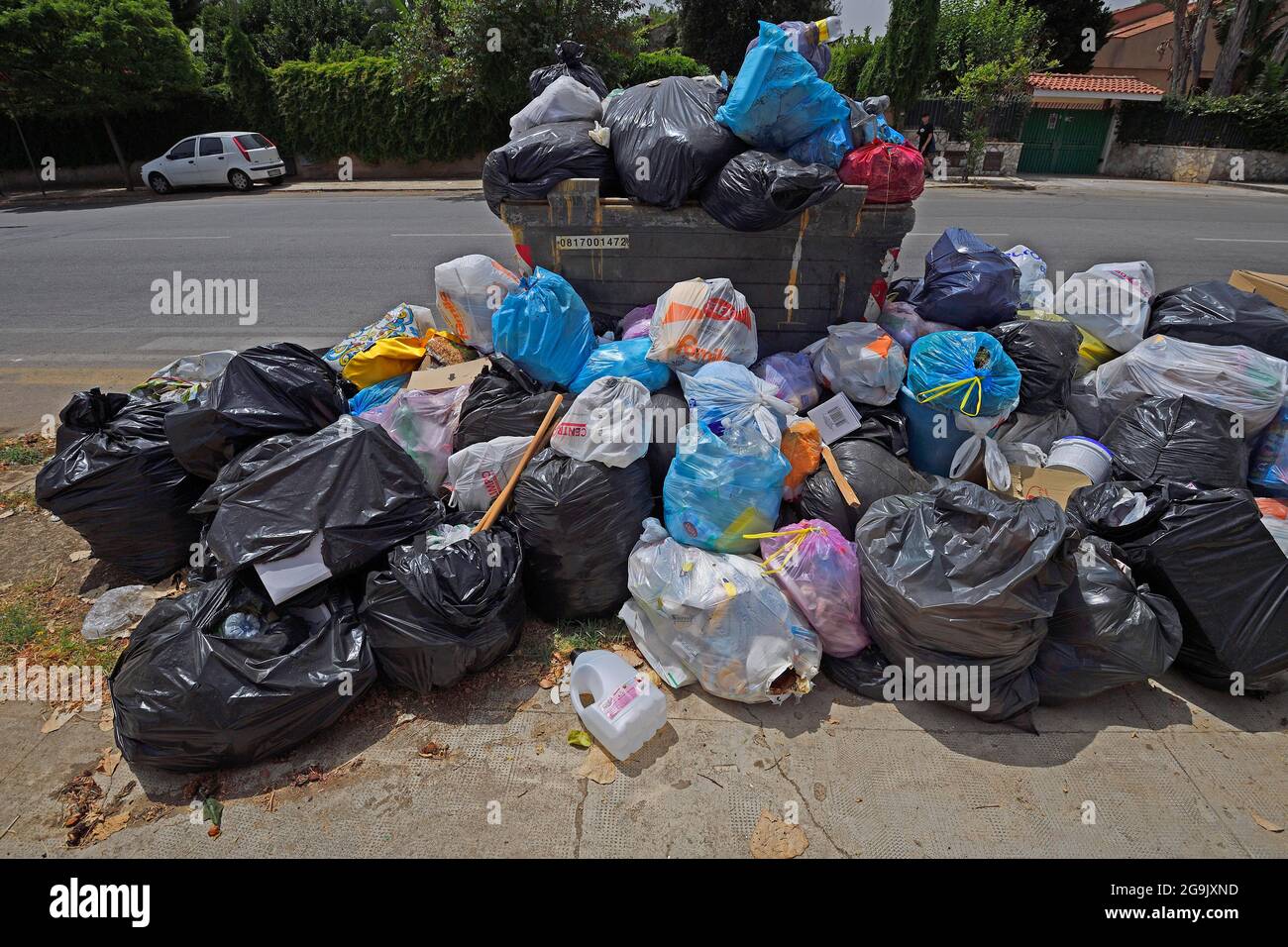 The usual piles of rubbish on the streets of Palermo, Sicily, Italy ...