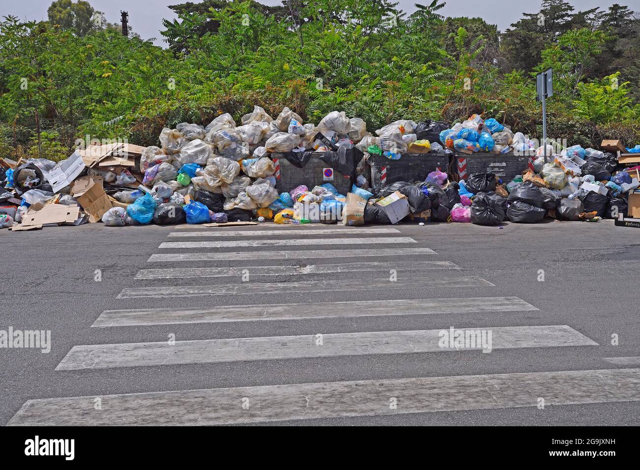 The usual piles of rubbish on the streets of Palermo, Sicily, Italy ...