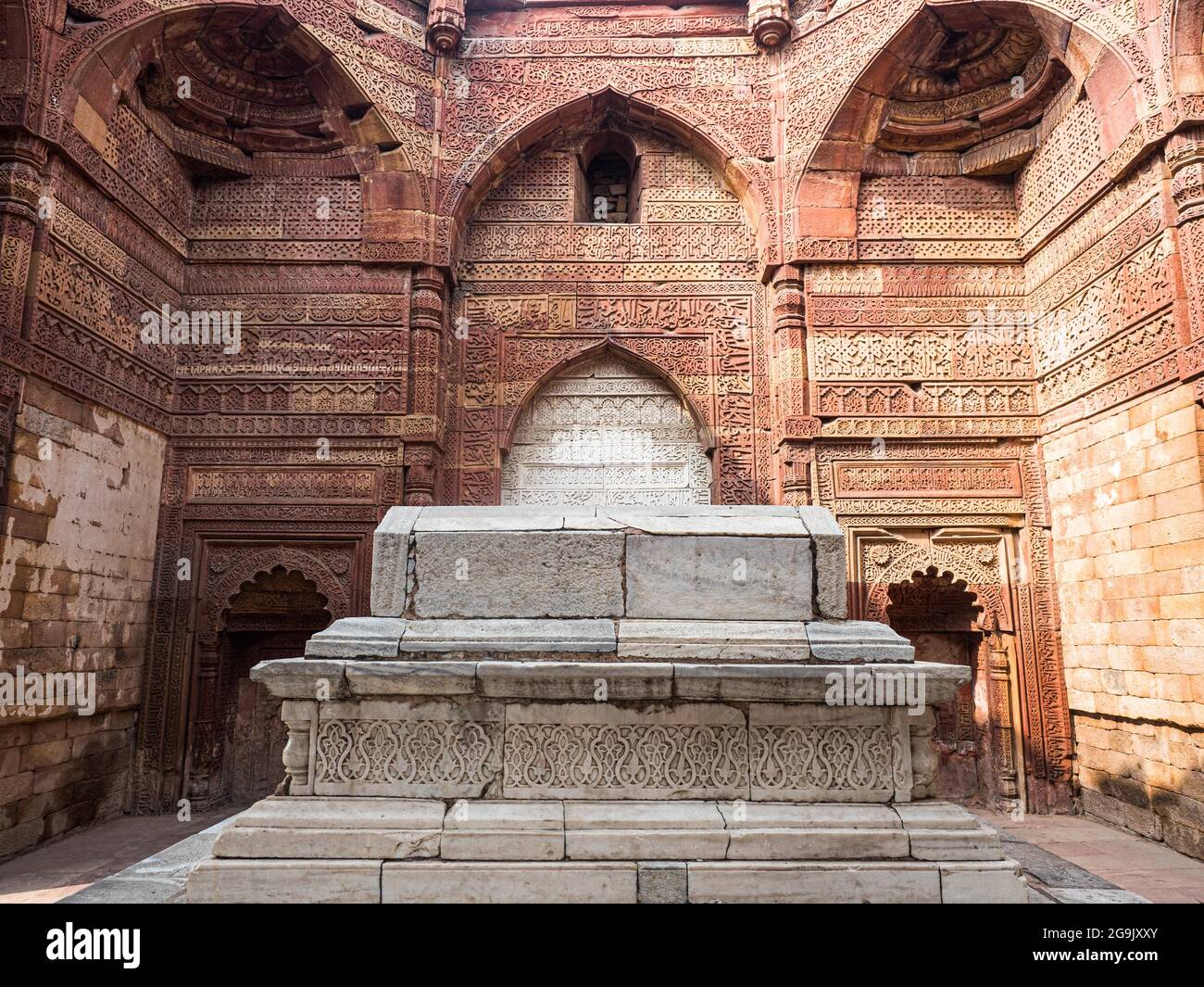 Tomb in the Qutb Complex, Mehrauli Archaeological Park, Delhi, India ...