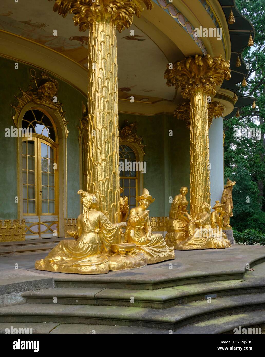 Chinese figure hi-res stock photography and images - Alamy