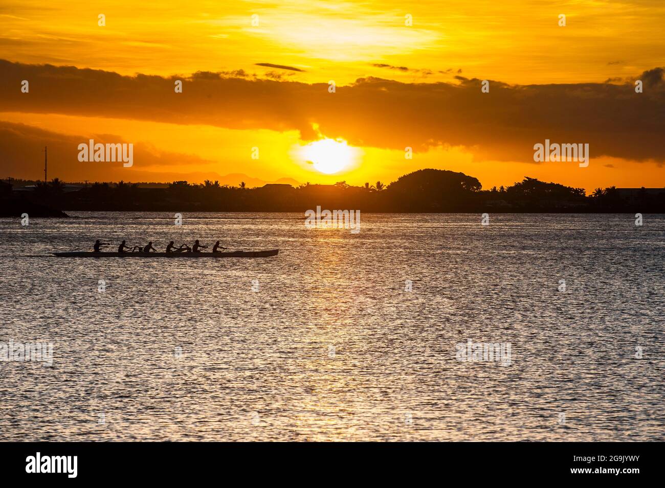 Row rowing hi-res stock photography and images - Alamy