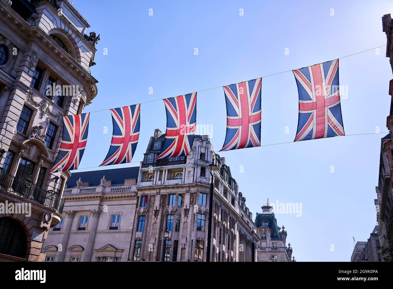 Old building with union jack flag hi-res stock photography and images ...