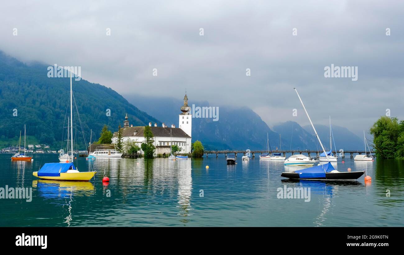Orth Castle on Lake Traun in Gmunden and boats in the water, Upper ...