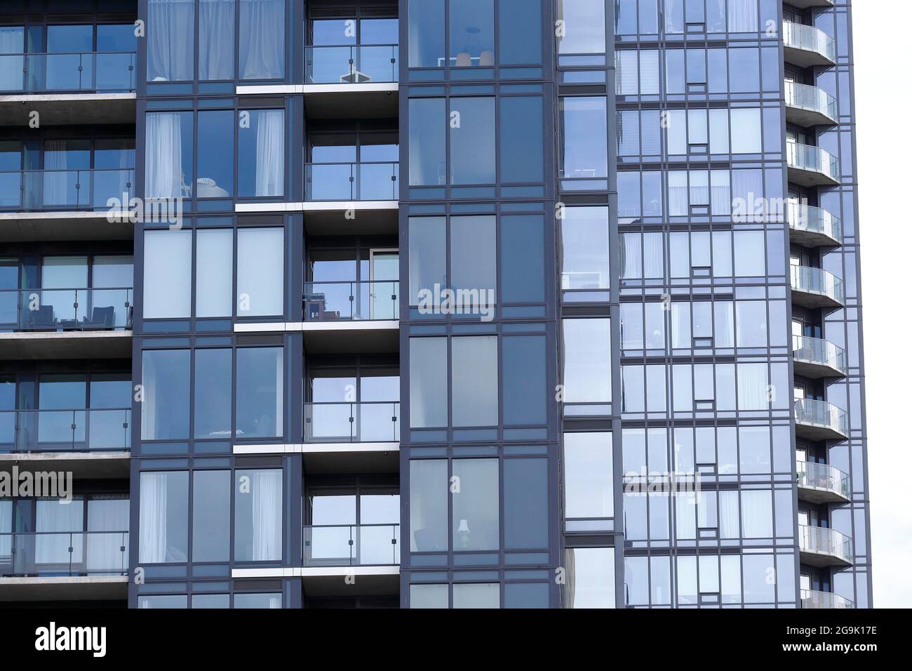 High rise apartment building canada hi-res stock photography and images ...