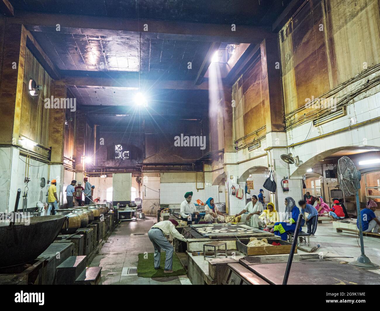 Kitchen for mass dining, Bangla Sahib Gurudwara Sikh Temple, Delhi ...