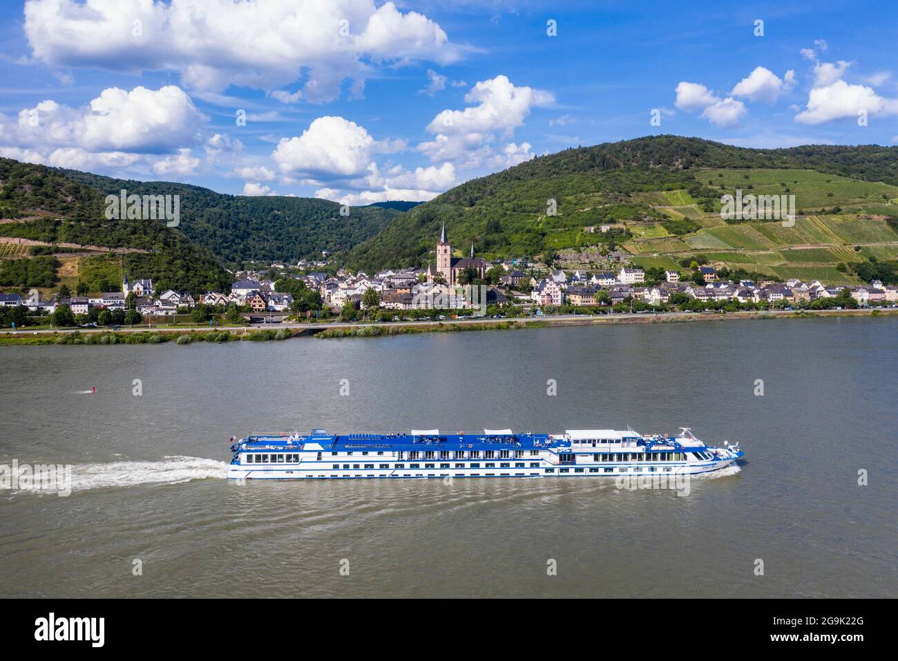 Cruise ship on the Rhine at Unesco world heritage site Middle Rhine ...