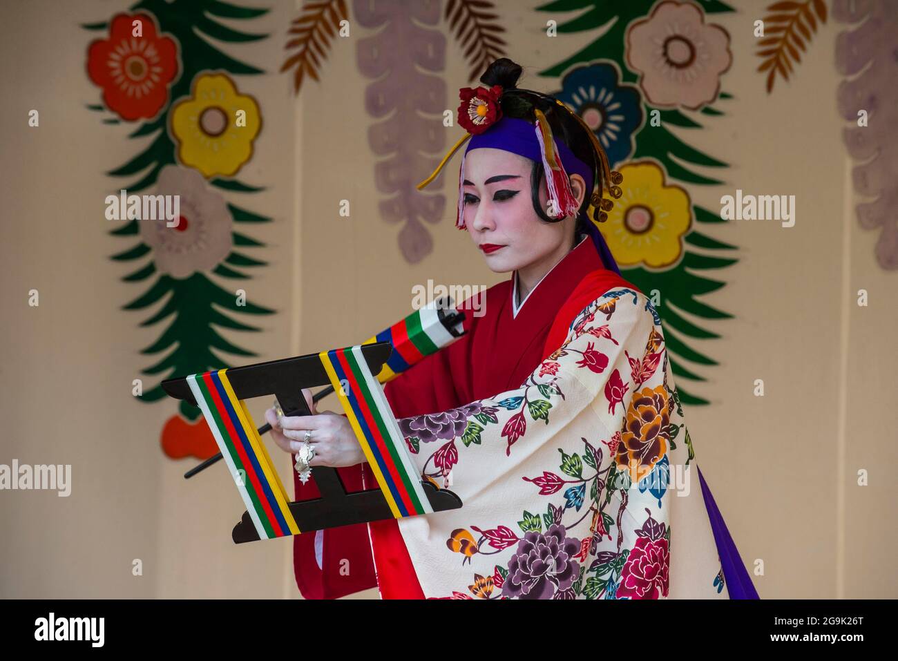 Traditional dressed dancers, Unesco world heritage sight Shuri castle ...