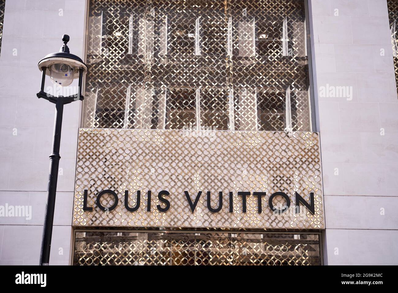 London, united kingdom road sign hi-res stock photography and images ...