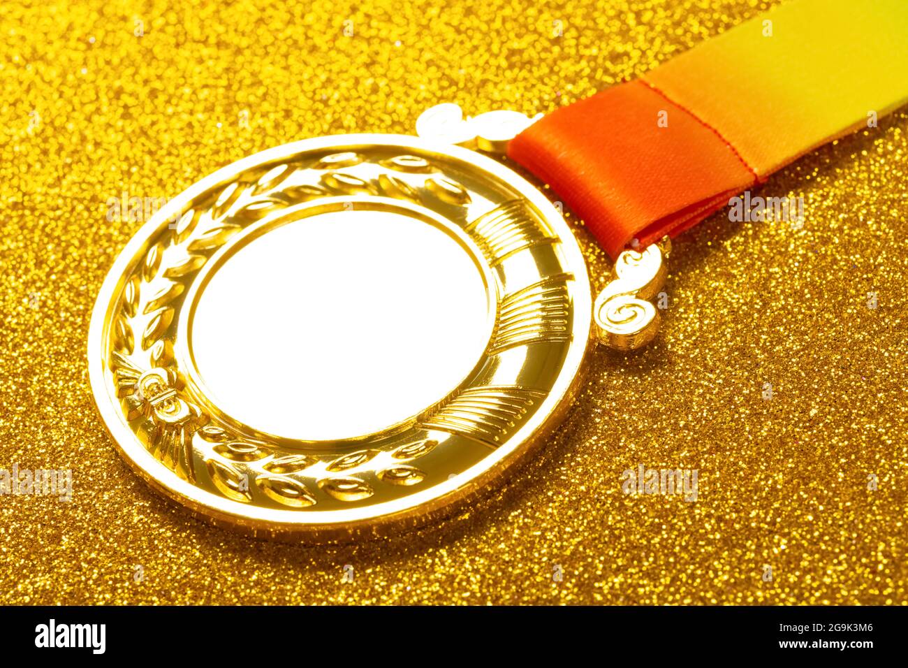 gold medal on a gold background close up Stock Photo - Alamy
