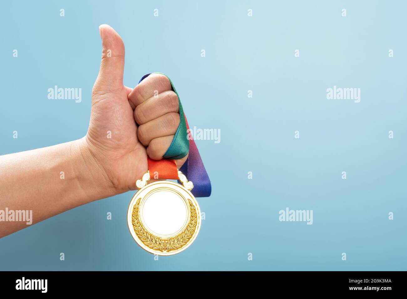 Lifting award hi-res stock photography and images - Alamy