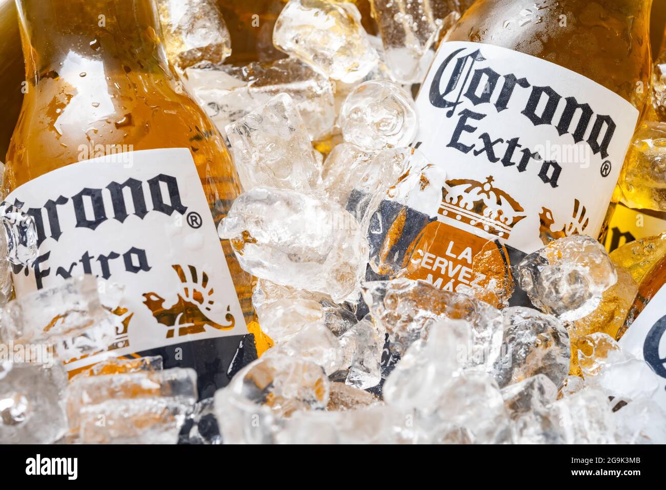 Corona beer bottles hi-res stock photography and images - Alamy