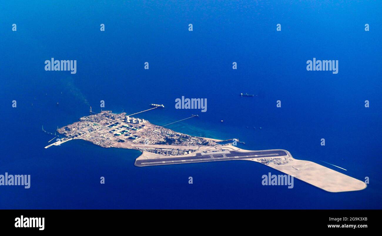 Aerial view of Das island in the Persian Gulf Stock Photo - Alamy