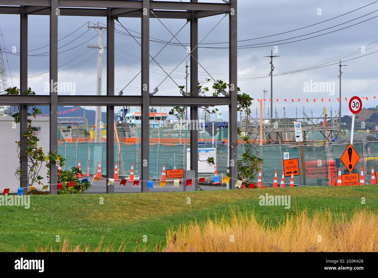 Health and safety signs construction hi-res stock photography and ...