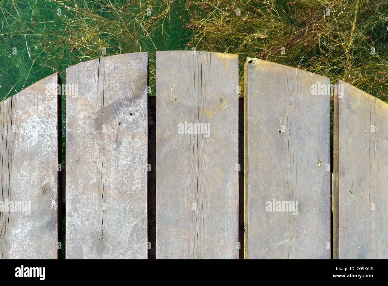 Wooden round bridges. Round small pier top view Stock Photo - Alamy