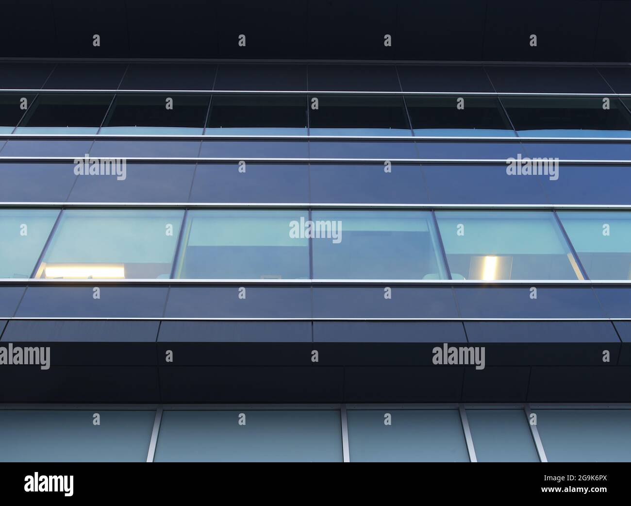 Blue glass office building hi-res stock photography and images - Alamy