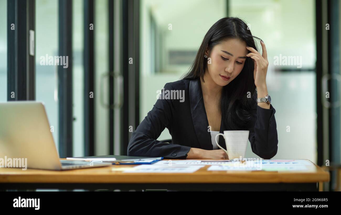 Female stressed work place hi-res stock photography and images - Alamy