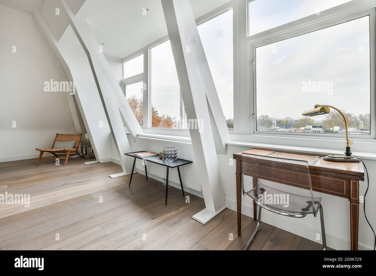 Bright interior design of a luxury house Stock Photo - Alamy