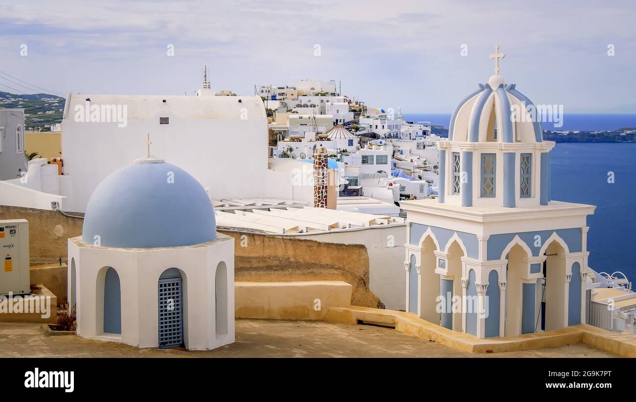 Beautiful view of fabulous picturesque village of Oia , Santorini ...