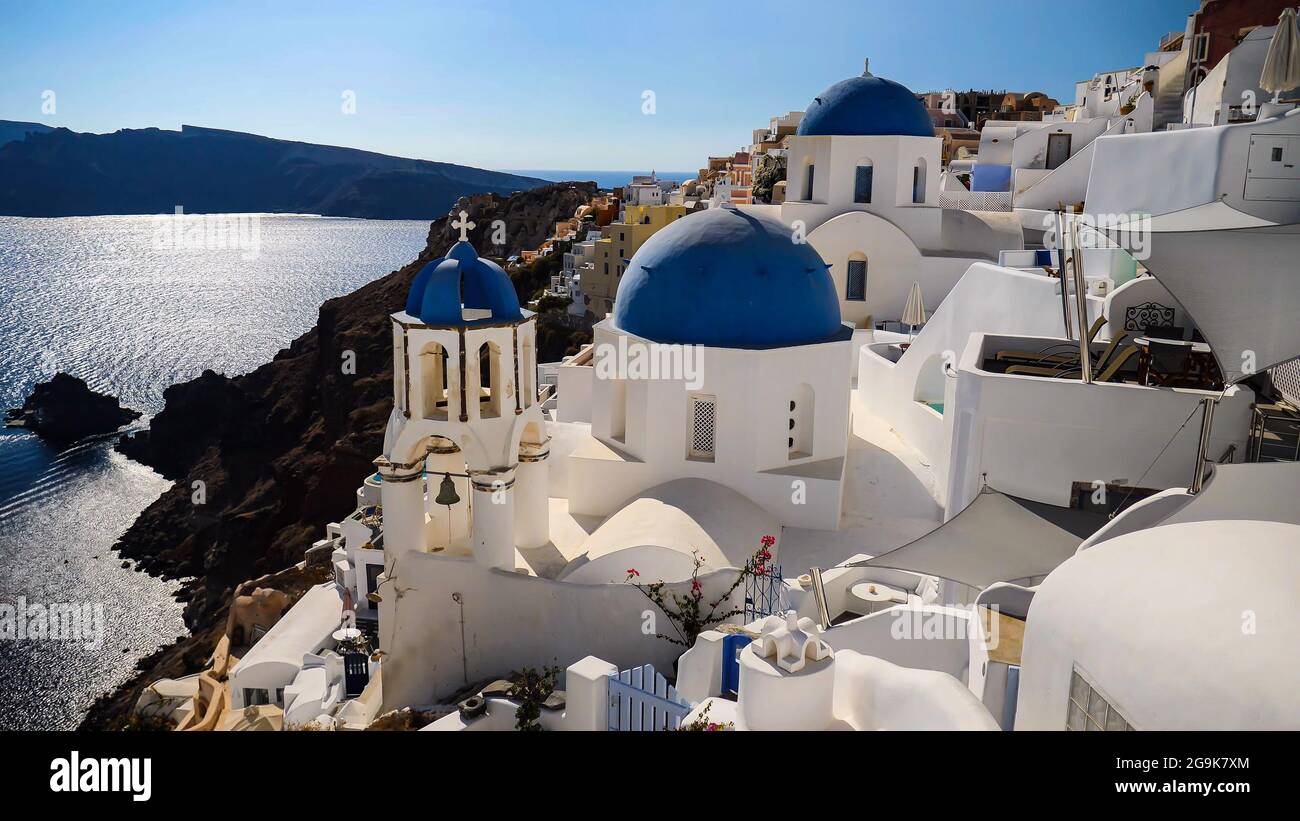 Beautiful view of fabulous picturesque village of Oia , Santorini ...