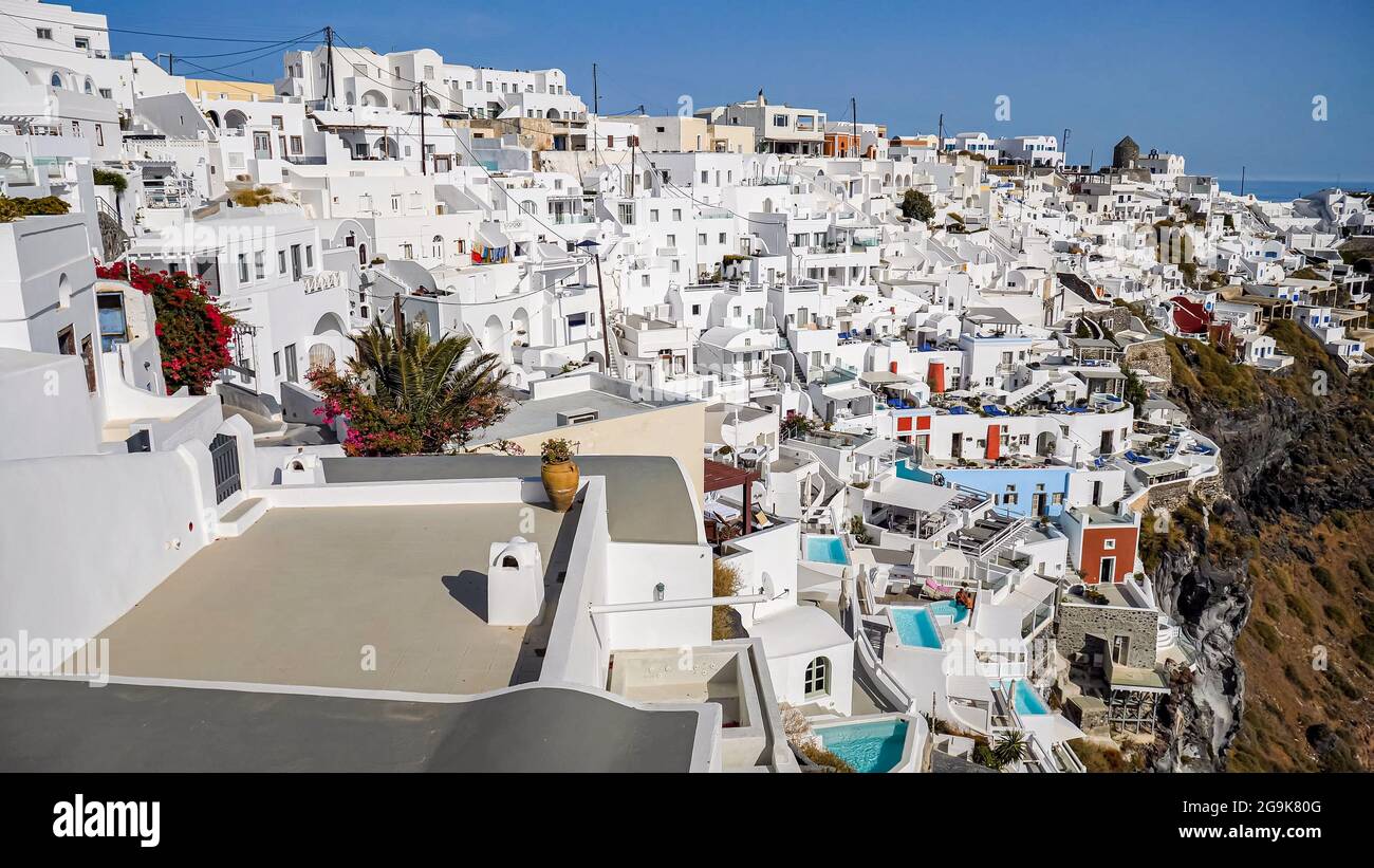 Beautiful view of fabulous picturesque village of Oia , Santorini ...