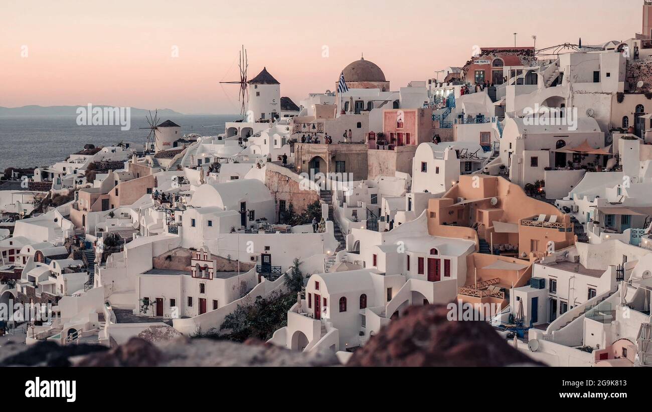 Beautiful view of fabulous picturesque village of Oia , Santorini ...