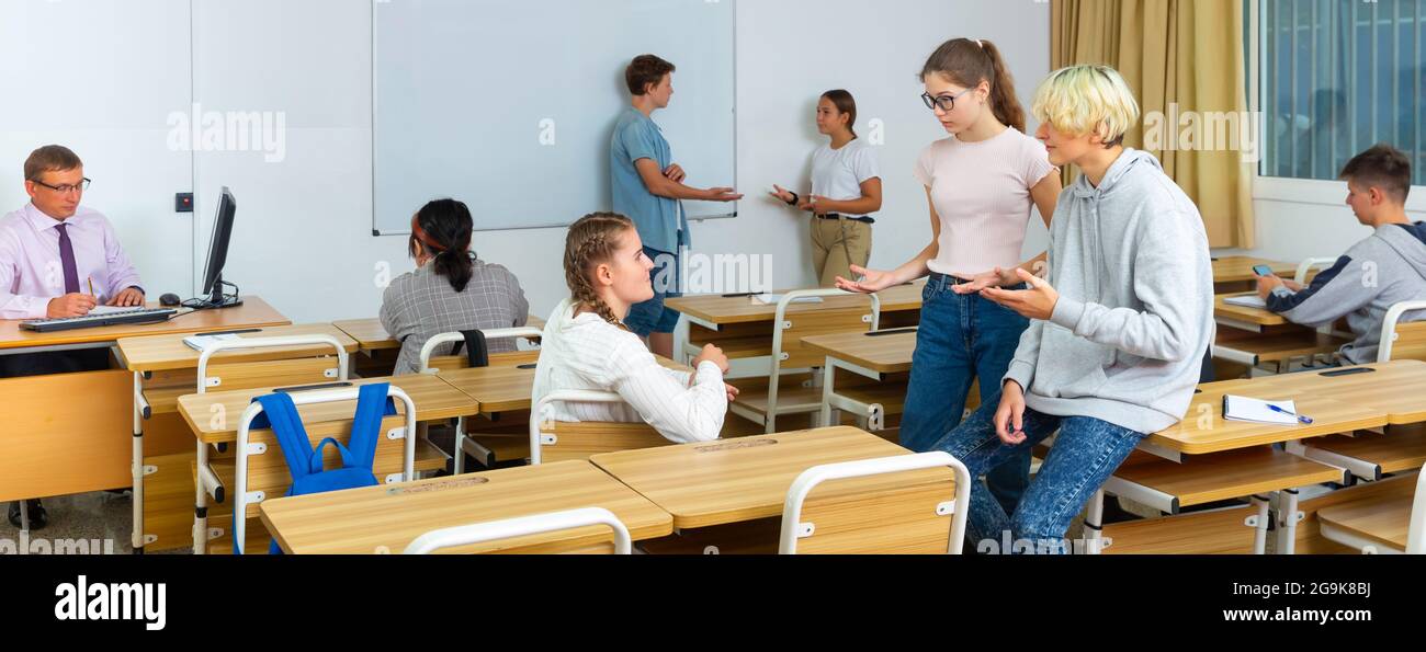 Teenage students talking during recess between lessons Stock Photo - Alamy